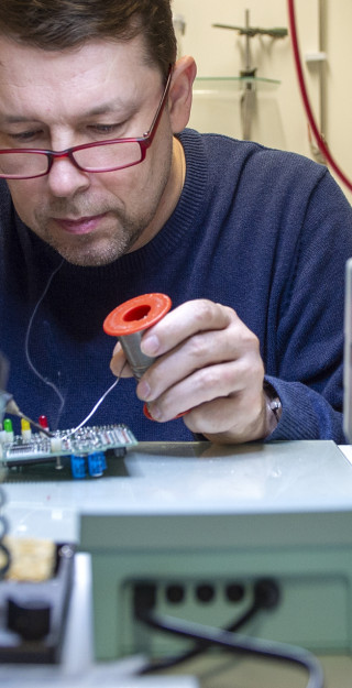 Tekniikkanikkari rakentaa, huoltaa ja opettaa – ja toimii ...